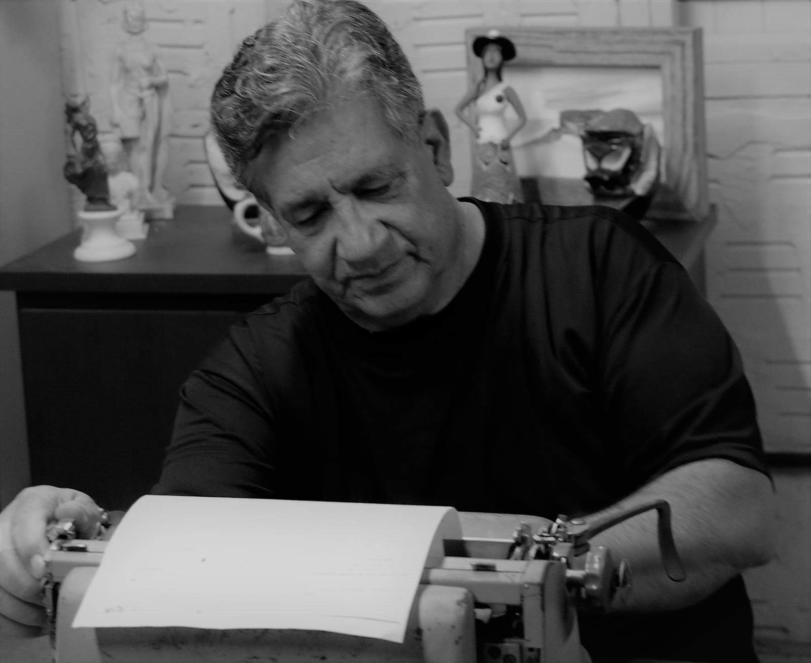 Livro sobre a história de Juína e a vida de Hilton Campos é lançado em ...